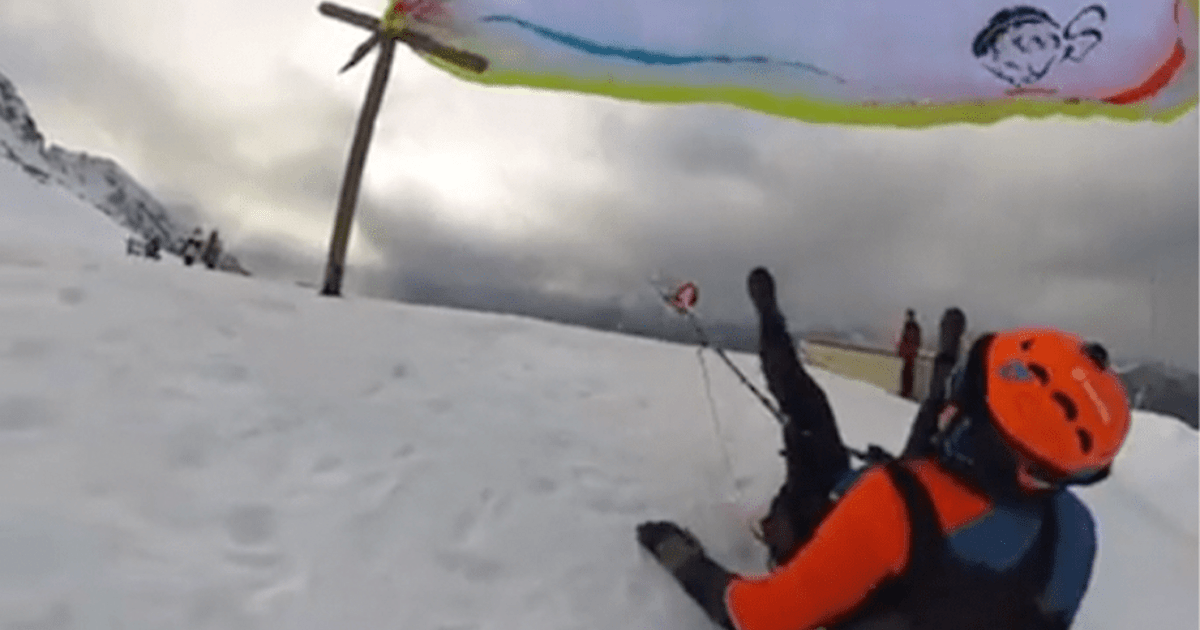 Paragleiter reißt Gipfelkreuz am Seefelder Joch um: Hier seht ihr das Video