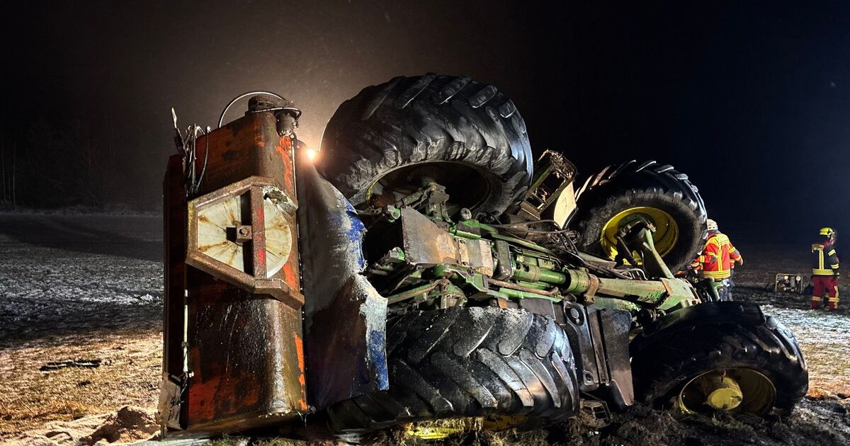 Traktor kommt von Fahrbahn ab – 19-Jähriger stirbt